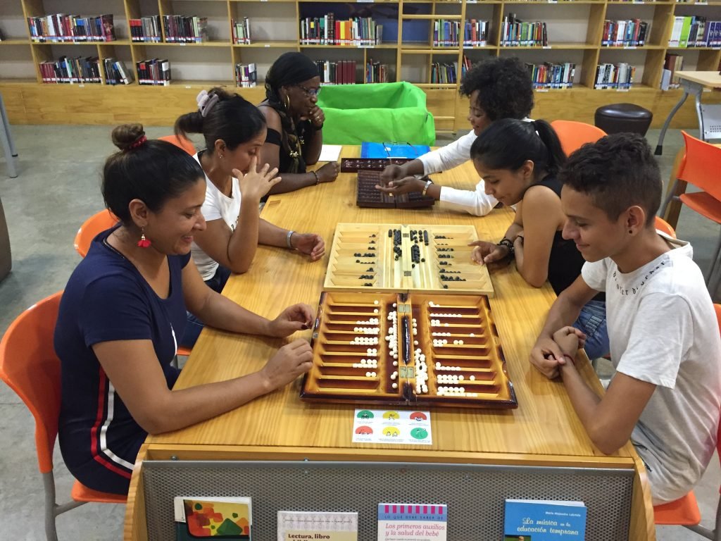 Taller de Enseñanza Awalé y Togyzqumalaq